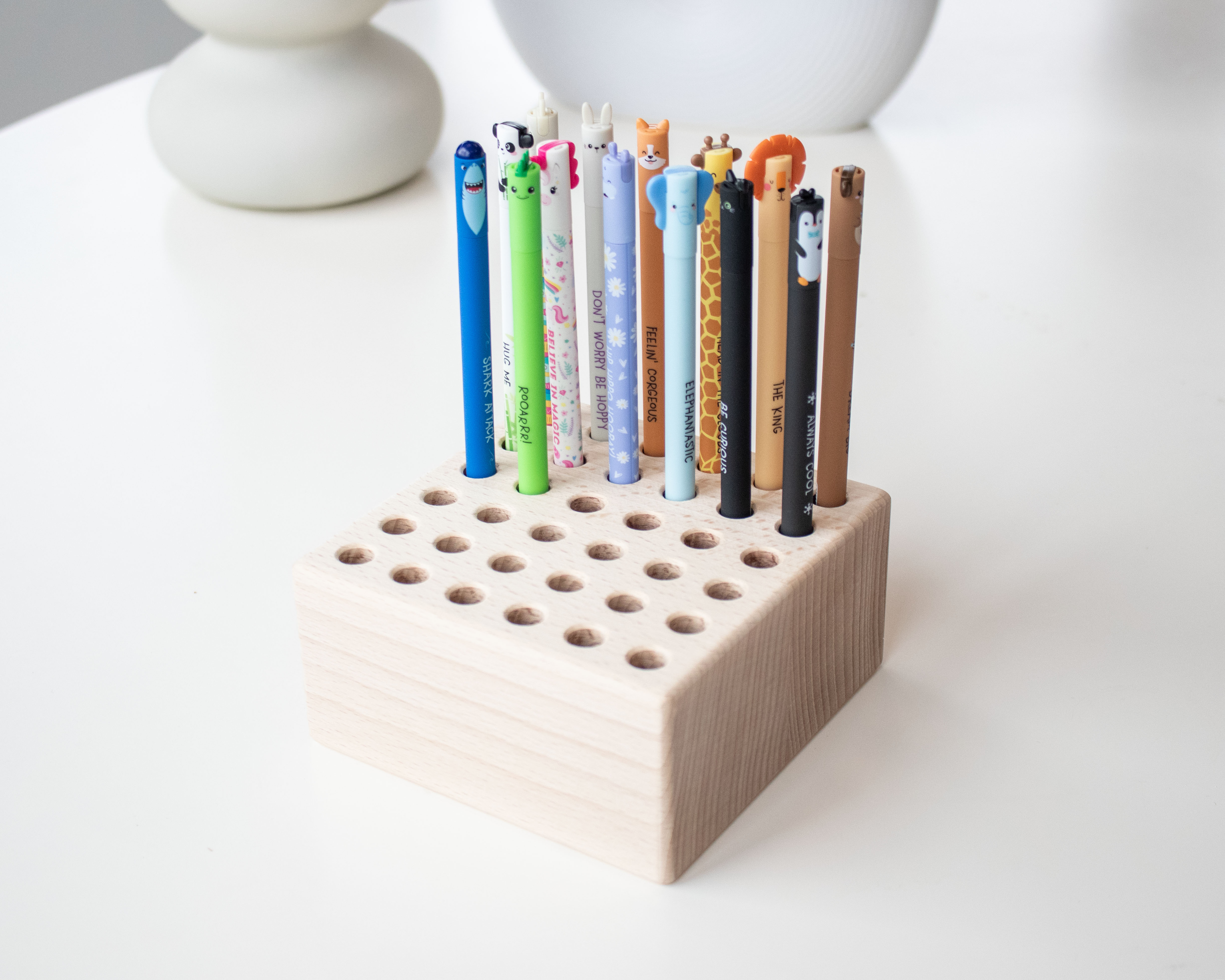 Stiftehalter für Legami Stifte – Holzblock mit 36 Löchern | Invy Design